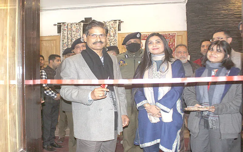 3-DAY ‘AUTUMN ART EXHIBIT’ BEGINS IN SRINAGAR | Reputed national artist ...