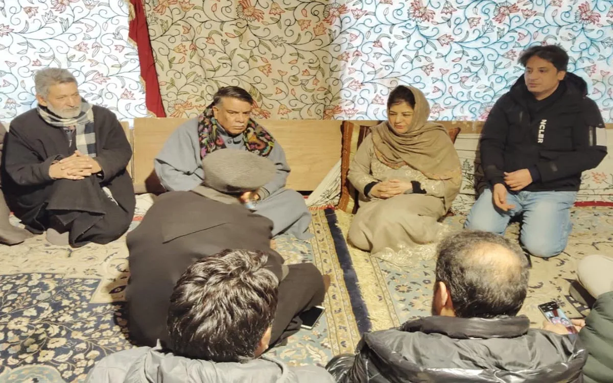 Mehbooba Mufti offers condolence to Khursheed Alam - Greater Kashmir
