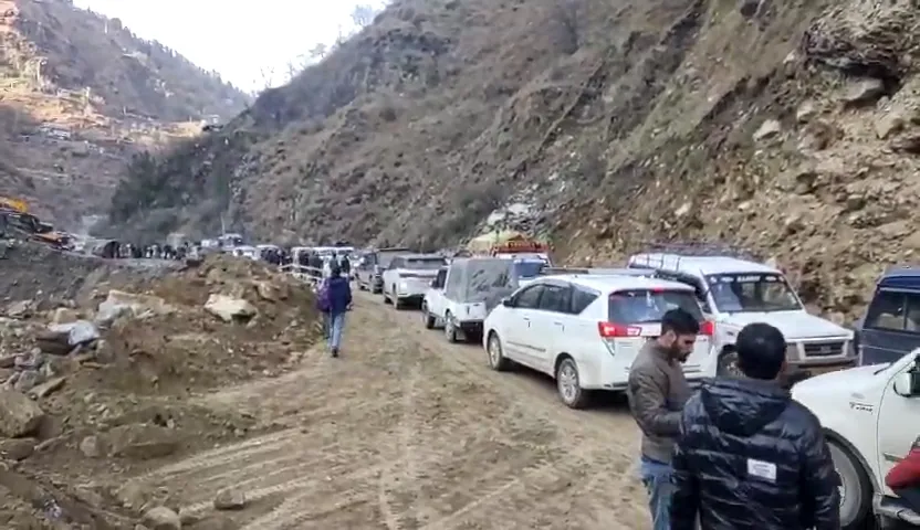 Sgr-Jmu NH witnesses sluggish traffic movement Sgr-Jmu NH witnesses sluggish traffic movement