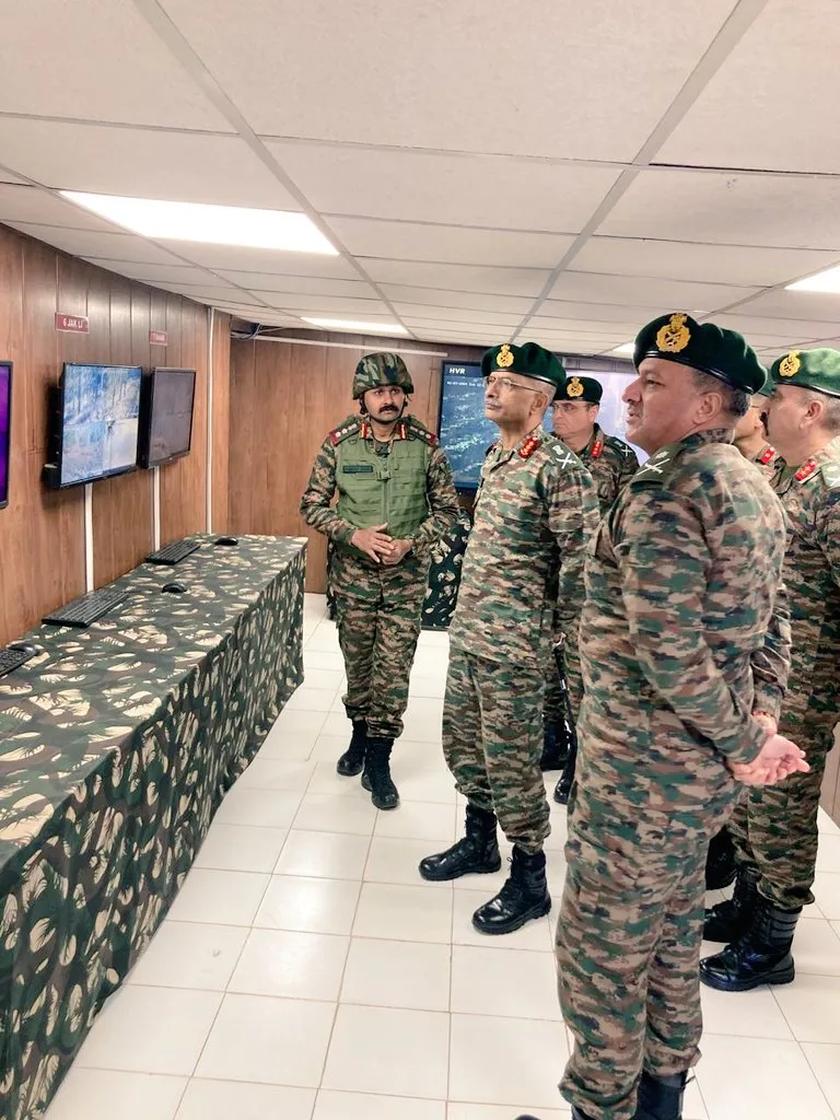 Army commander reviews preparedness of LoC formations - Greater Kashmir