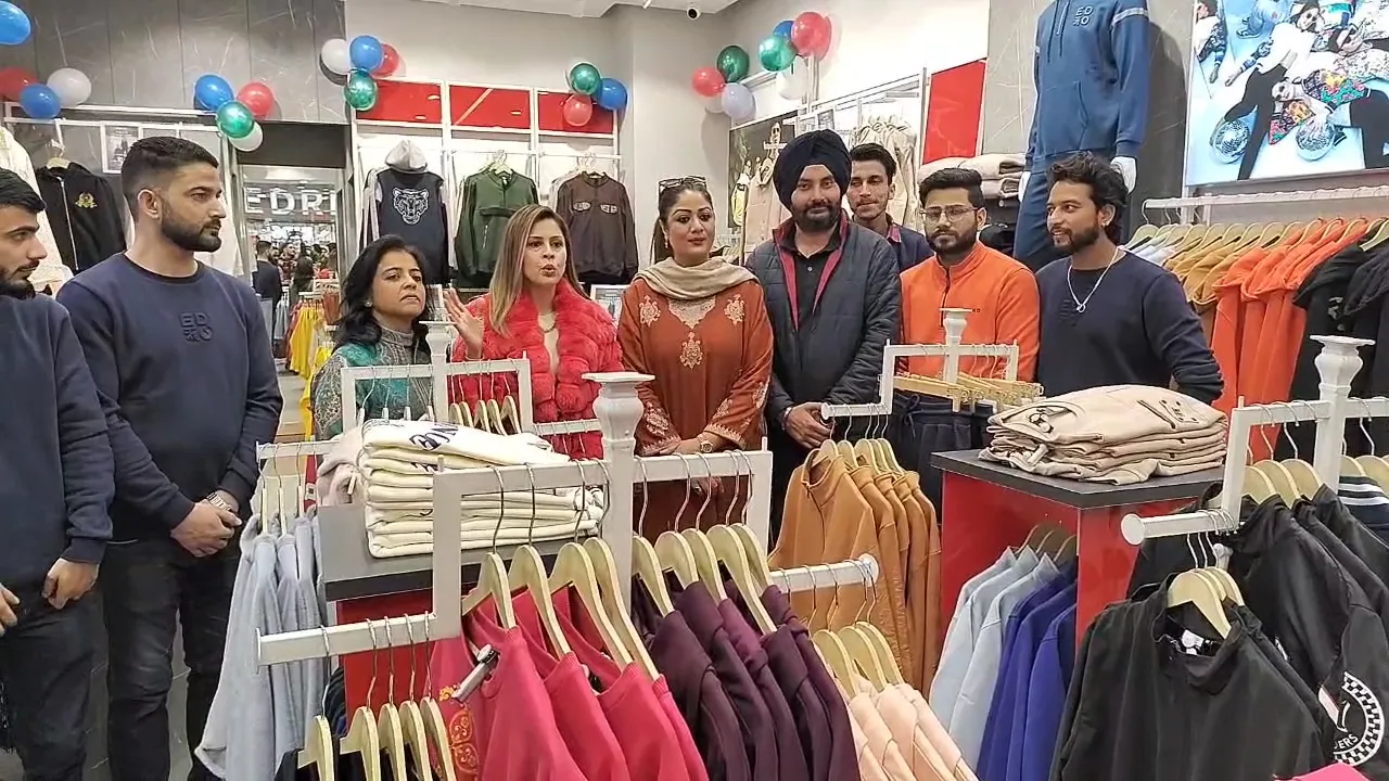EDRIO launches it's new store at City Mall, Srinagar - Greater Kashmir
