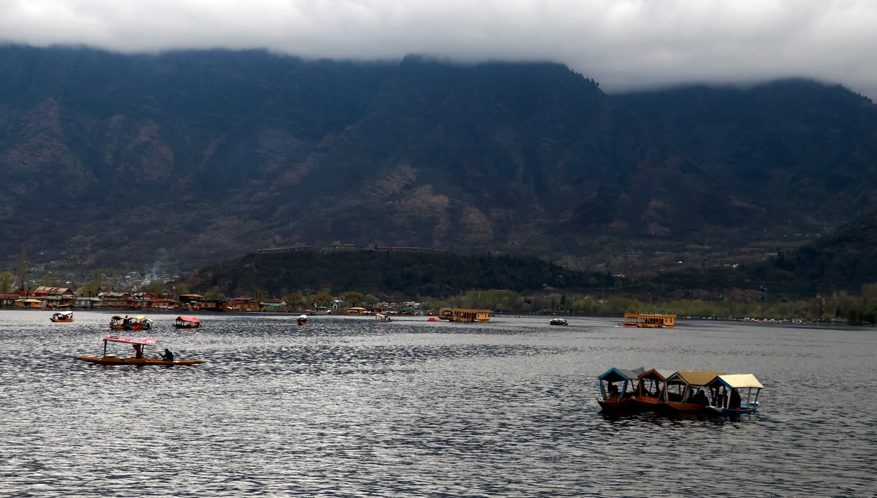 Night temp stays below normal in J&K Night temp stays below normal in J&K