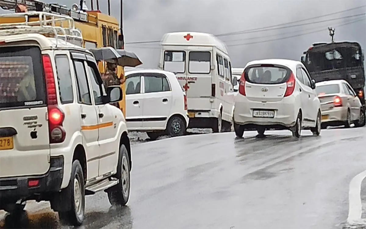 Srinagar-Jammu National Highway open for two-way traffic - Greater Kashmir