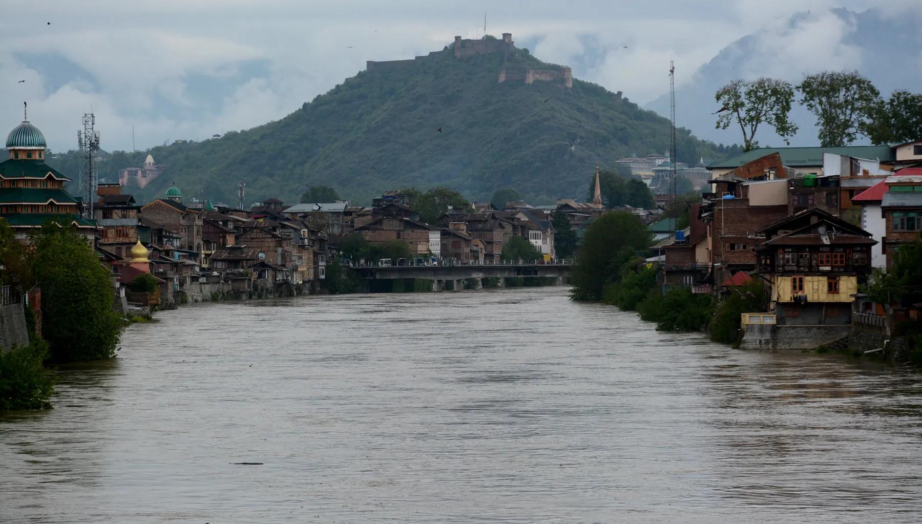 Girl jumps into river Jhelum in Srinagar, rescue on