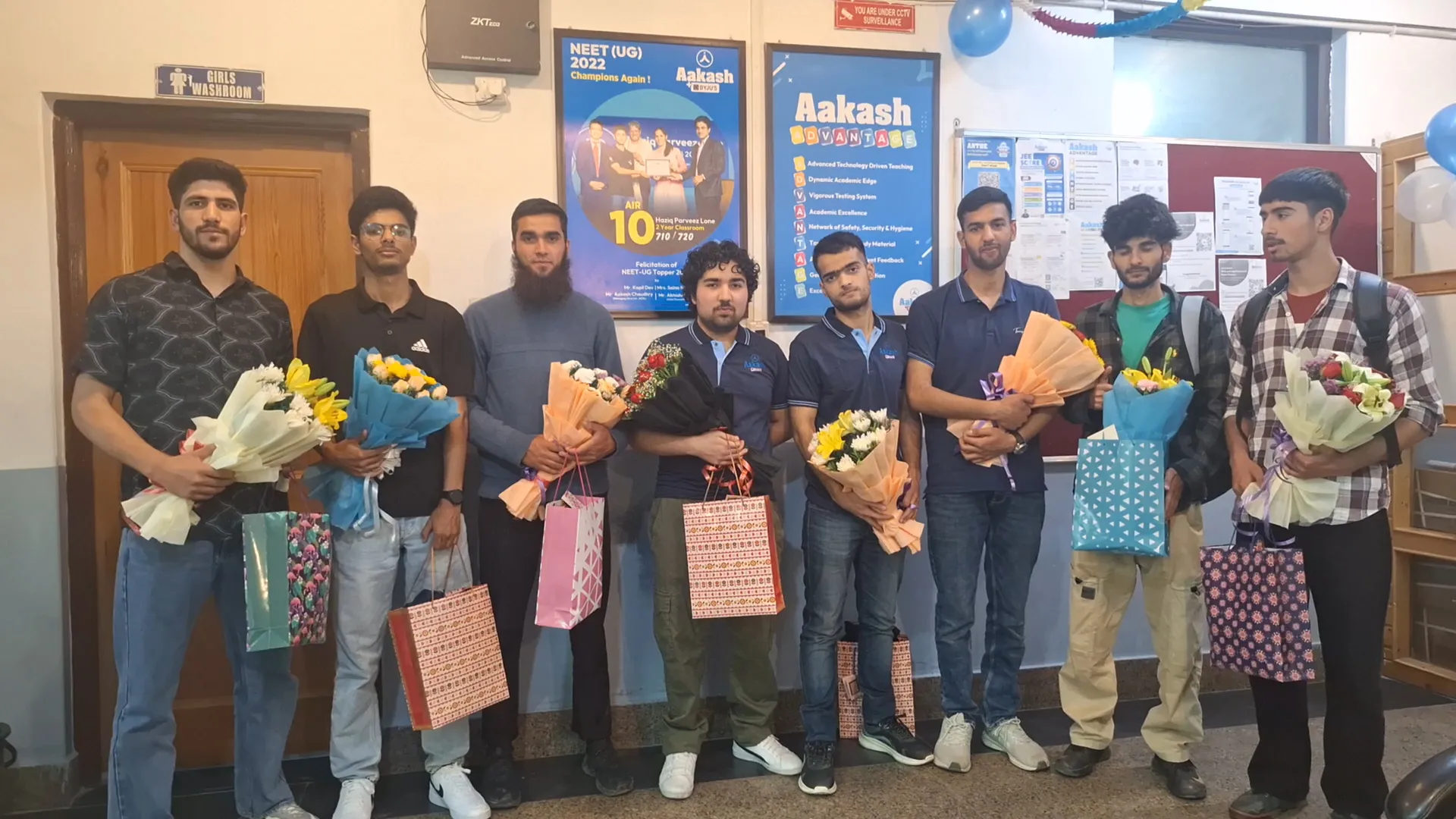 Aakash Institute holds felicitation ceremony of students who cracked ...