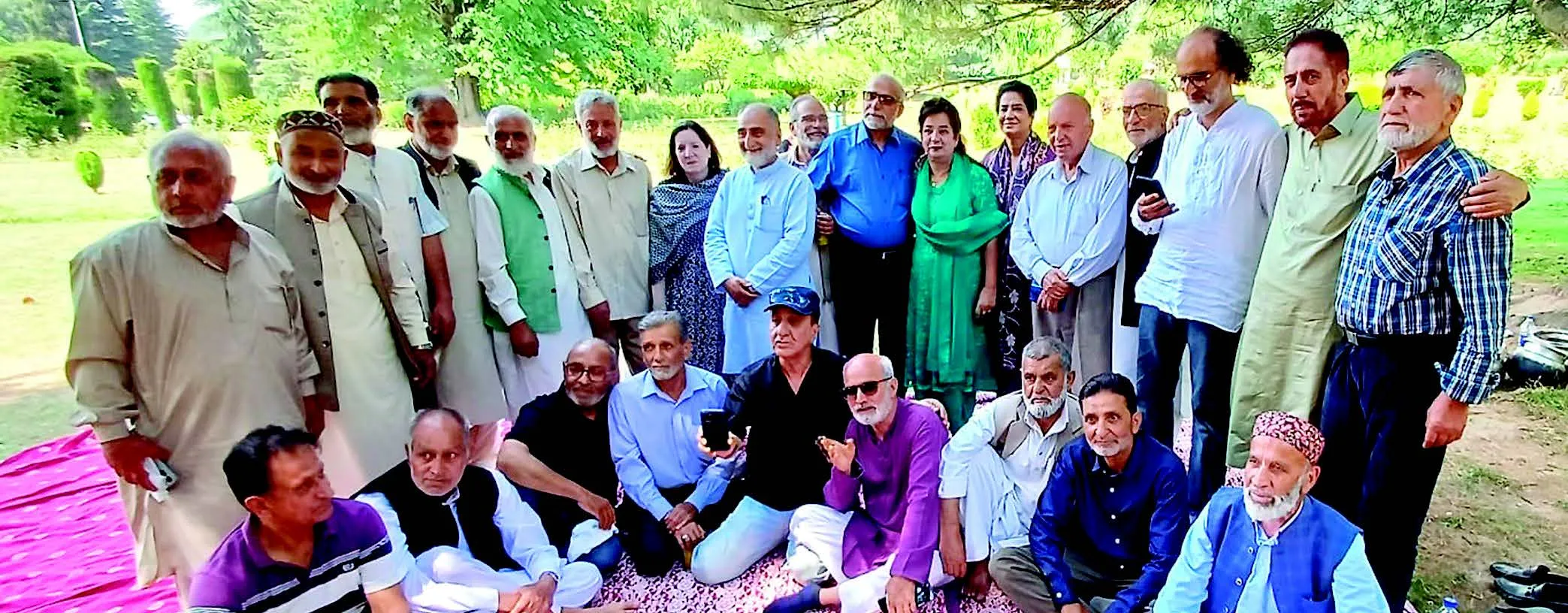 Ex-officials of DD Kashir observe Elders' Day - Greater Kashmir