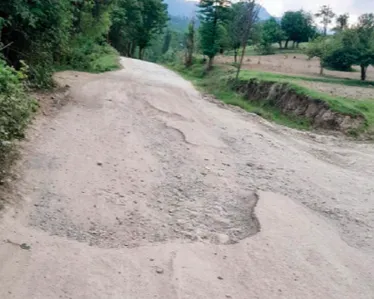 Shutloo residents demand macadamisation of road - Greater Kashmir