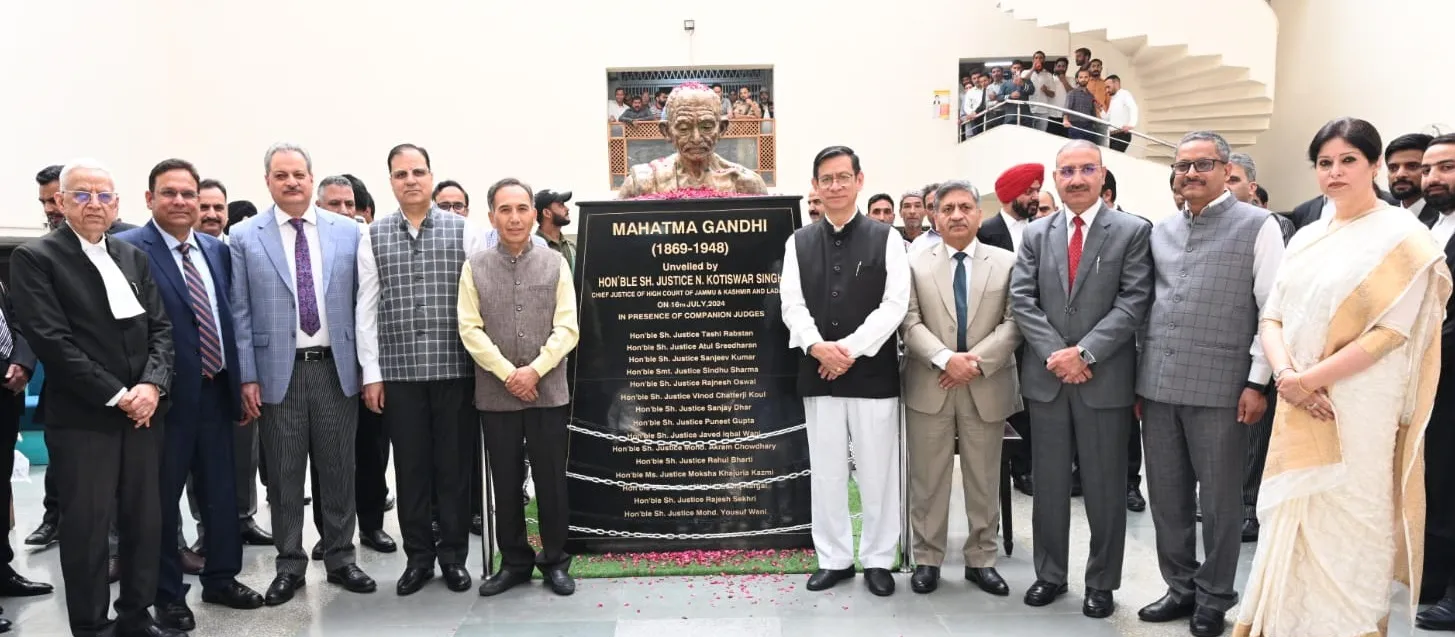 Chief Justice unveils Mahatma Gandhi bust inside High Court Complex ...
