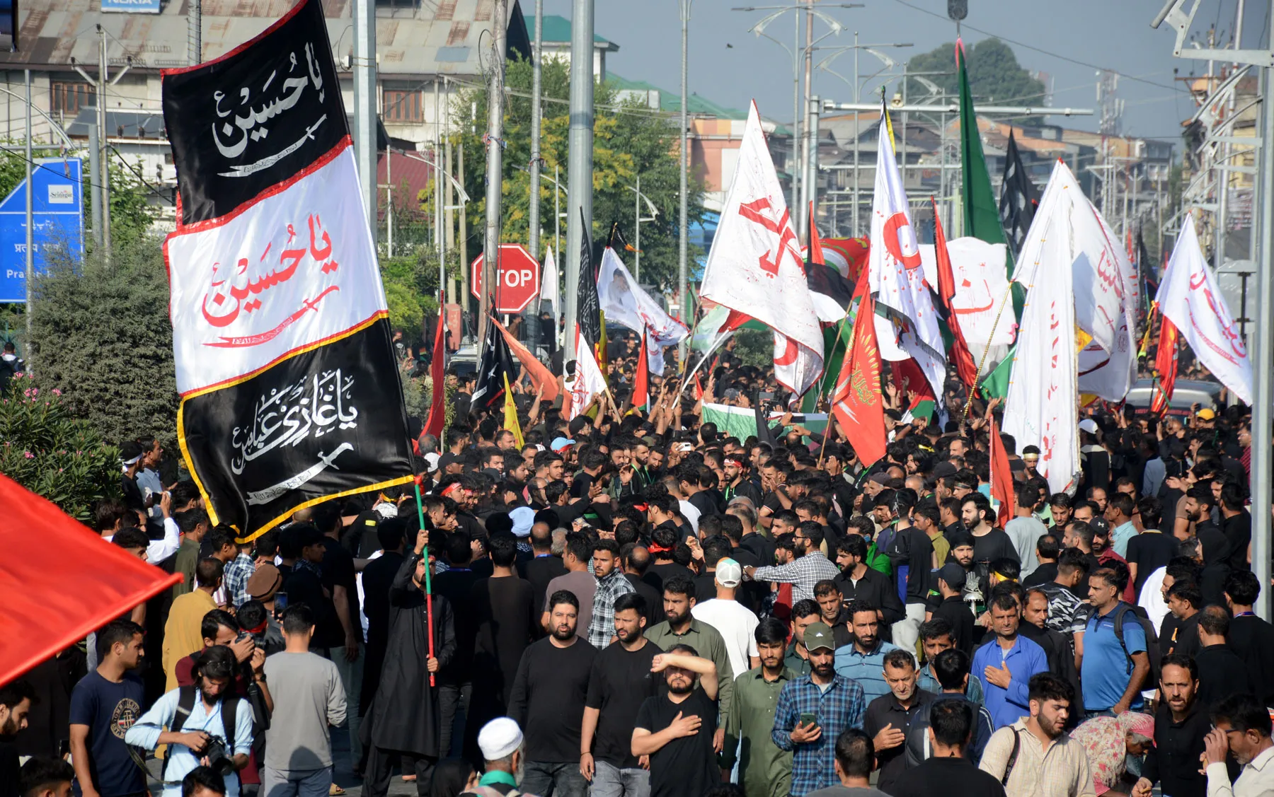 In Pictures: ‘Labaik Ya Hussain’ chants rent the air in Srinagar Muharram procession - Greater ...