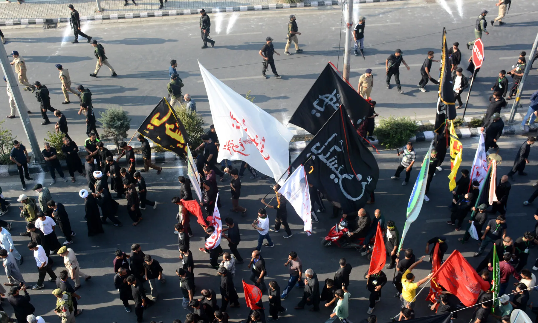 In Pictures: ‘Labaik Ya Hussain’ chants rent the air in Srinagar Muharram procession - Greater ...