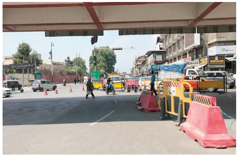 Traffic diversions at Jahangir Chowk irk commuters - Greater Kashmir